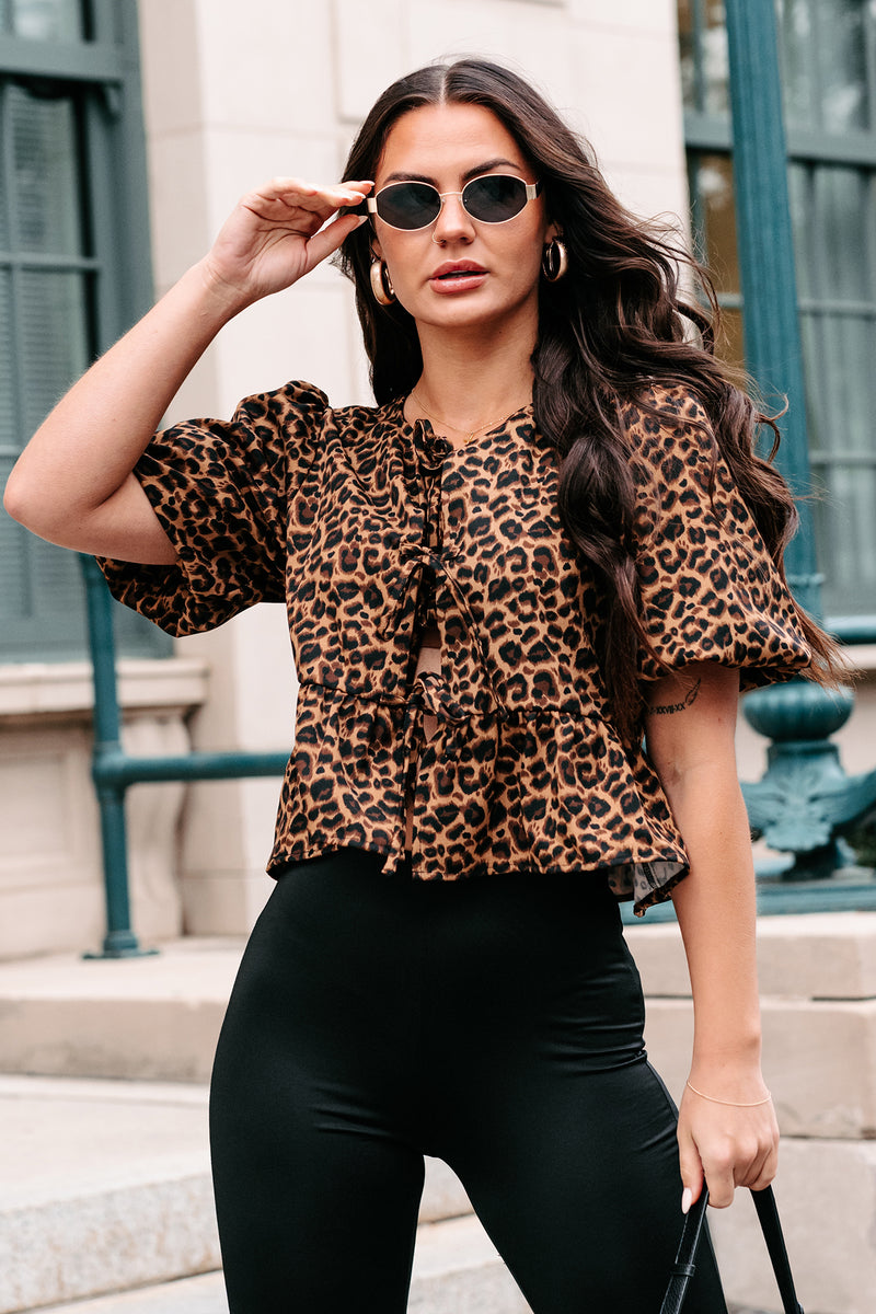 DOORBUSTER Feisty Fashion Front Tie Leopard Print Puff Top (Leopard ...